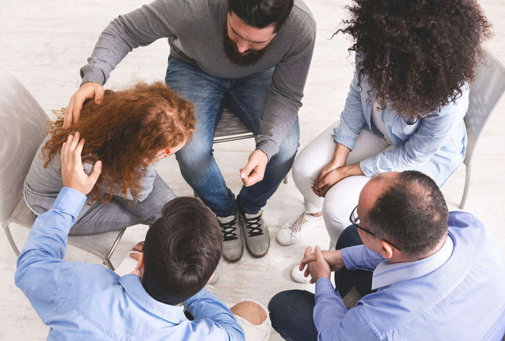 Narcóticos anônimos: O que é, como funciona e como pode te ajudar